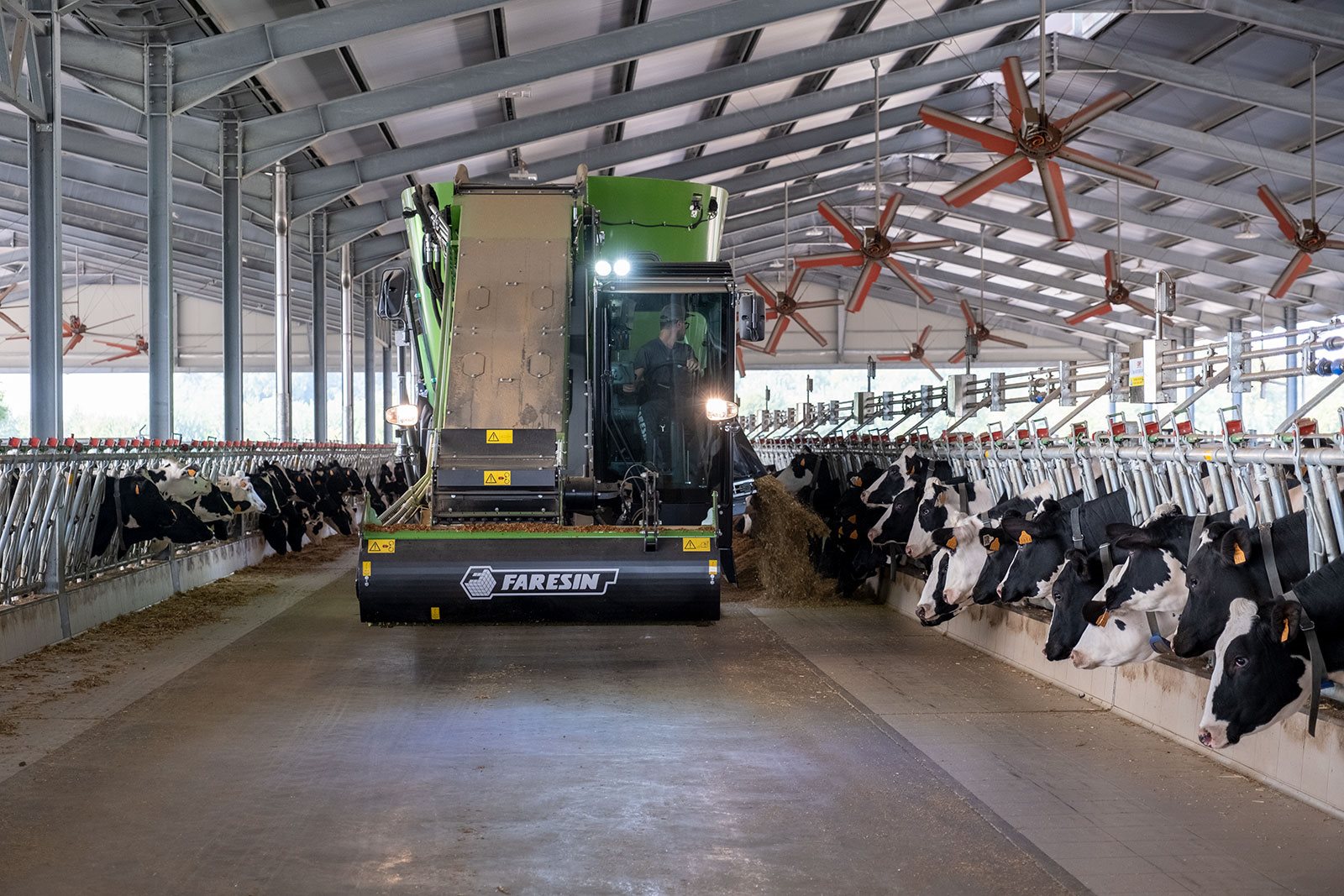 Επιστροφή αυτοκινούμενου μίκτη PF3 Leader 3 νέας γενιάς από τη Faresin