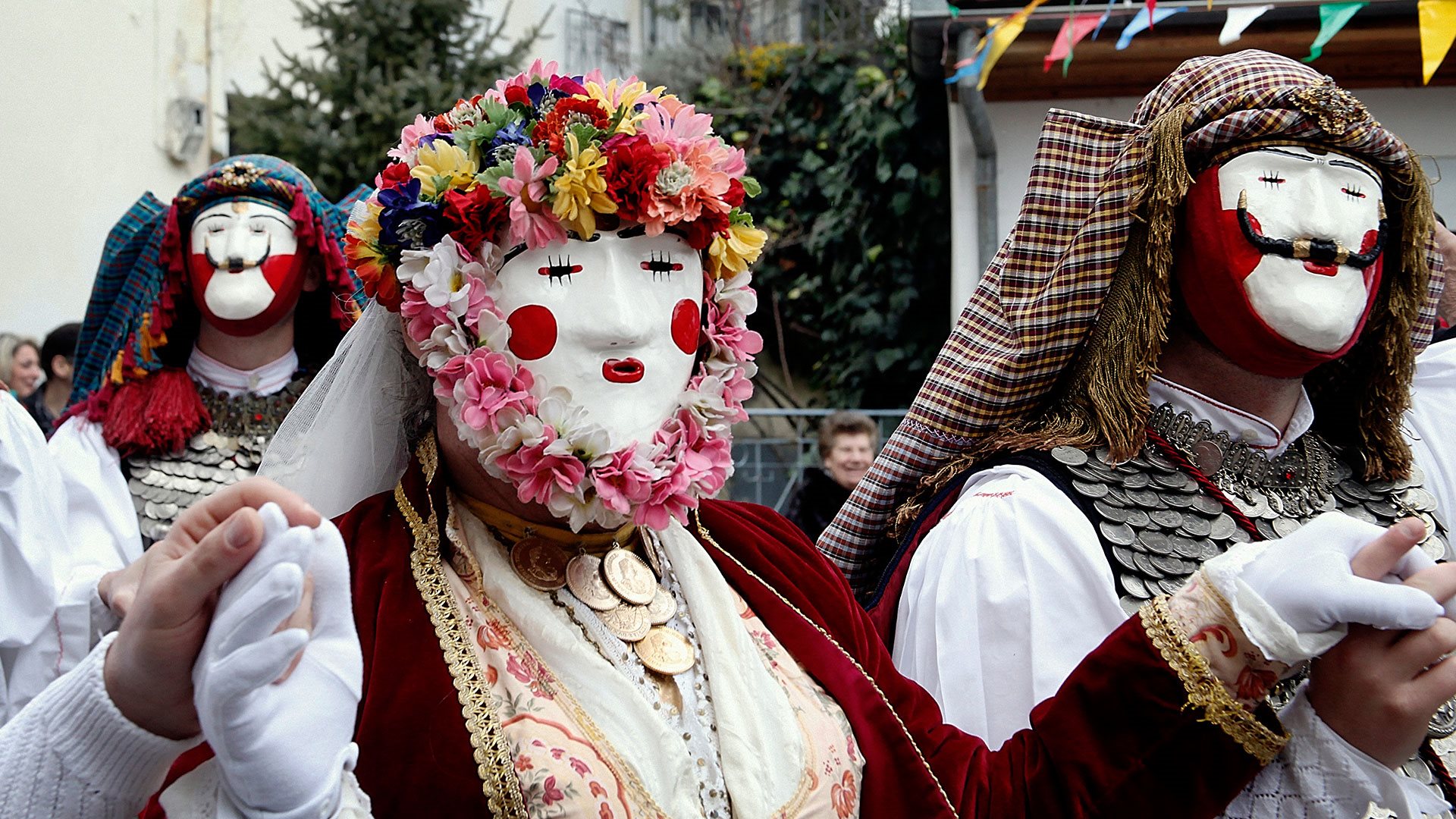 Ξεκινούν τα καρναβαλικά μασκαρέματα