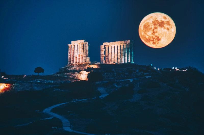 Νέος φωτισμός αναδεικνύει τη δωρικότητα του ναού του Ποσειδώνα