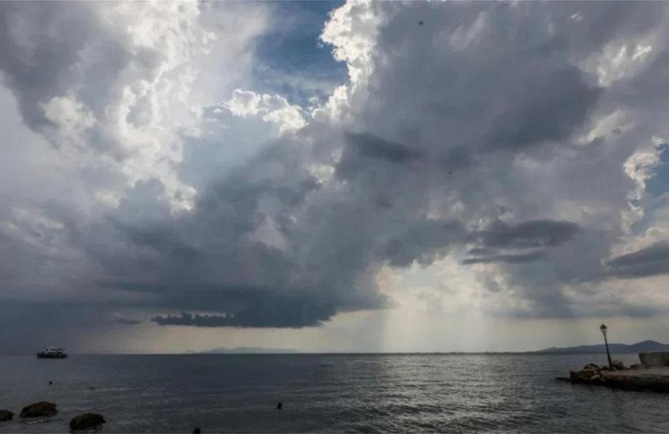 Νεφώσεις κατά τόπους πυκνές και τοπικές βροχές