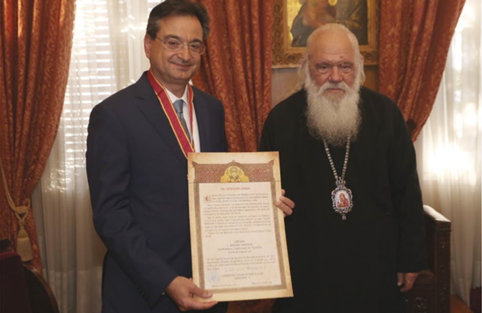 Απονομή Μεταλλίου Αρχιεπισκοπής Αθηνών στον Φωκίωνα Καραβία