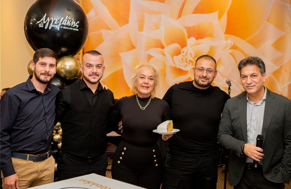 Κοπή της πίτας για το 2024 σε μια μεγάλη γιορτή για την ΑΓΓΕΛΑΚΗΣ ΑΕ