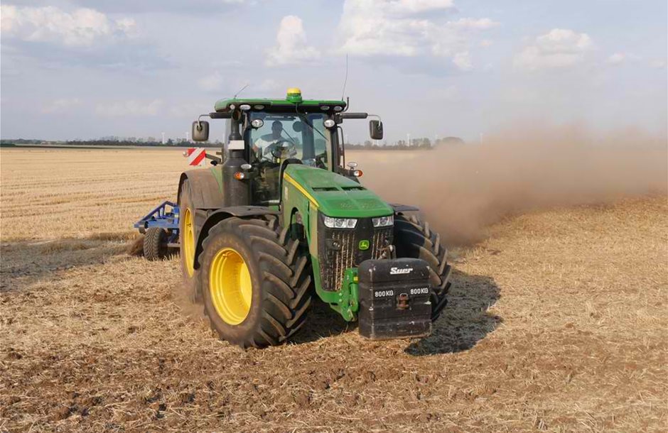 Με ηλεκτρομηχανικό κιβώτιο IVT έρχονται τα νέα 8R της John Deere